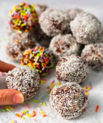 Chocolate Biscuit Balls - An Israeli childhood favorite